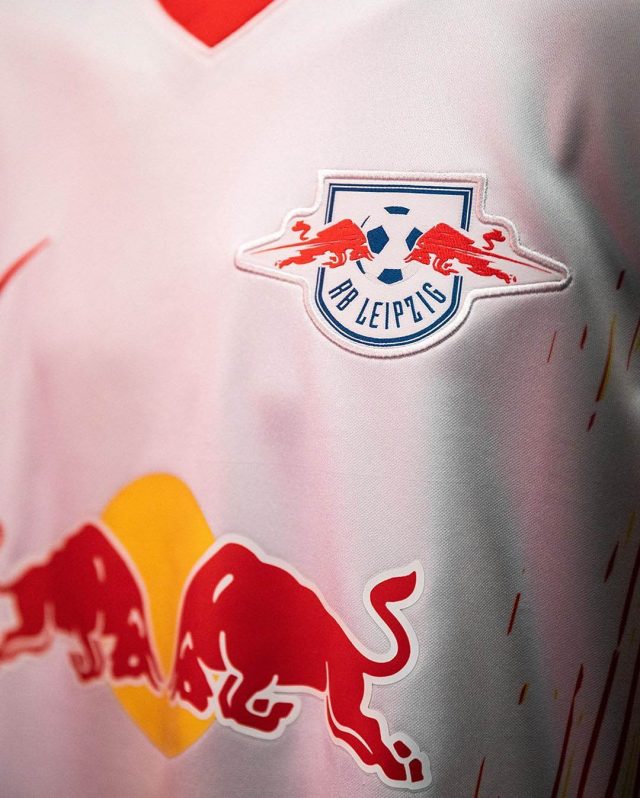 RB Leipzig faz pequenas alterações em seu escudo » Mantos do Futebol