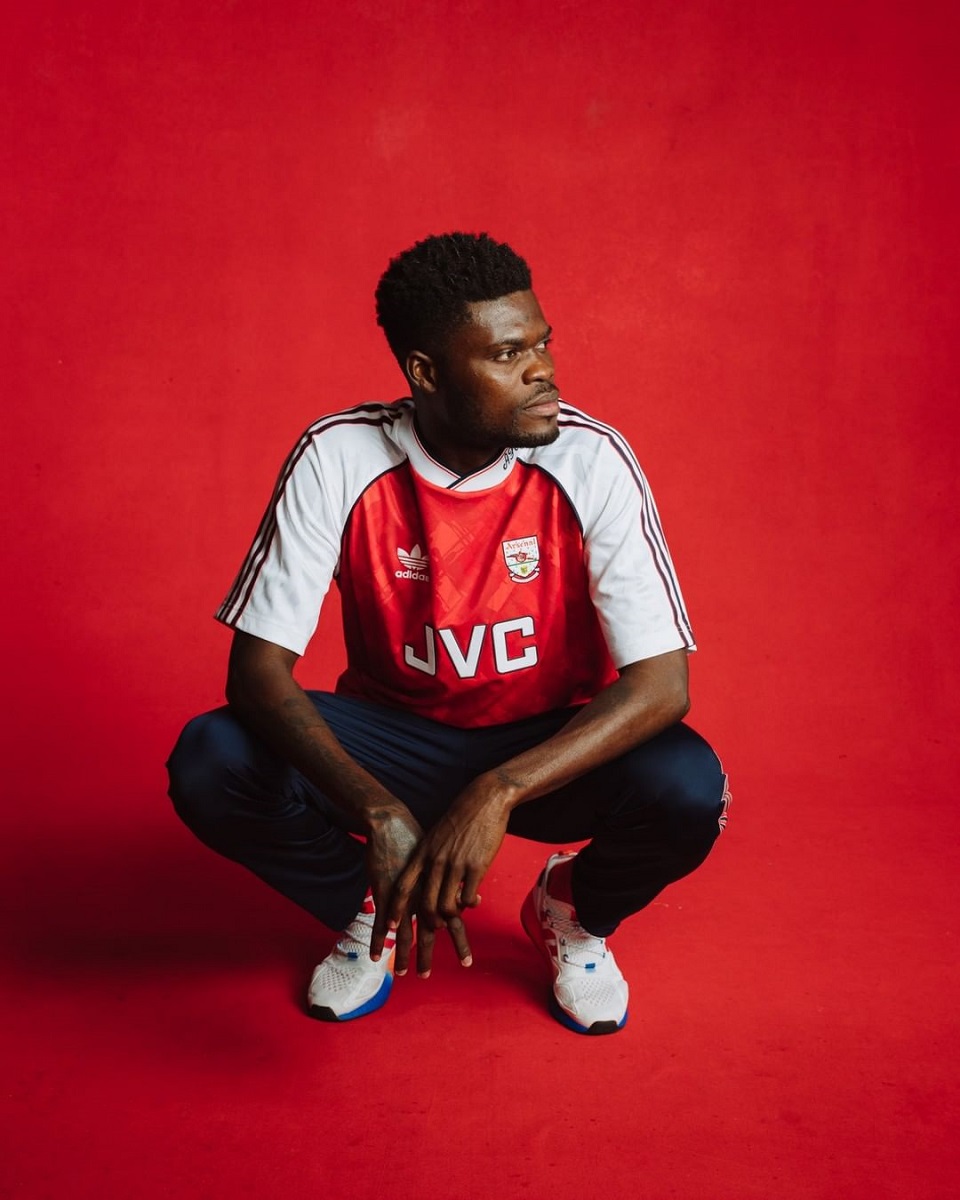 Adidas lança coleção retrô anos 90 para o Arsenal » Mantos do Futebol