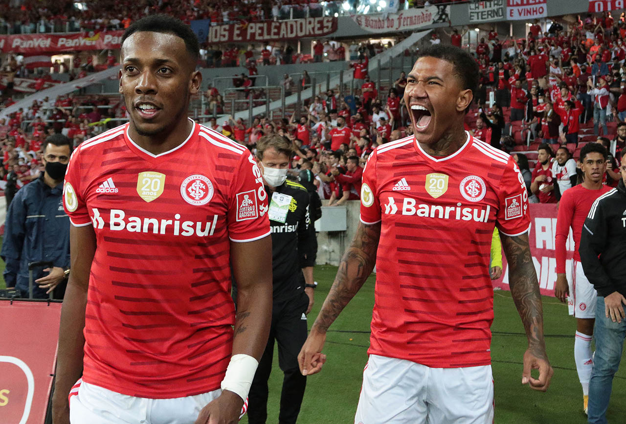 Inter e Grêmio celebram 20 anos de patrocínio da Banrisul com selo ...