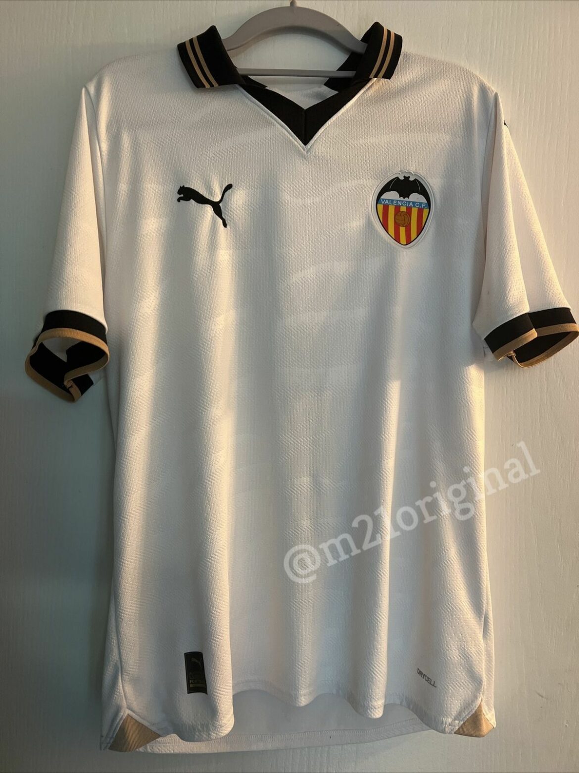 Suposta camisa do Valencia 2023-2024 tem imagem vazada » Mantos do Futebol