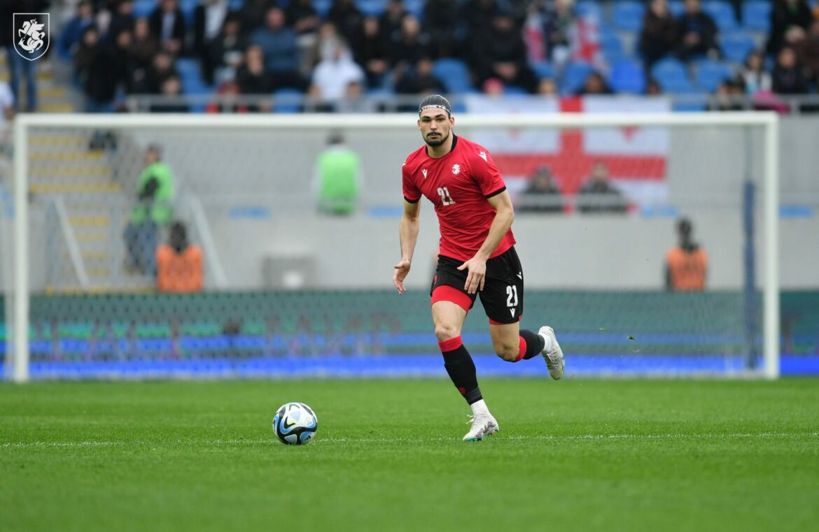 Novas camisas da Geórgia 2023 Macron » Mantos do Futebol