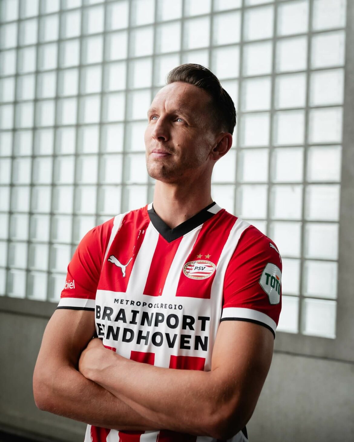 Nova camisa titular do PSV 2024-2025 PUMA » Mantos do Futebol
