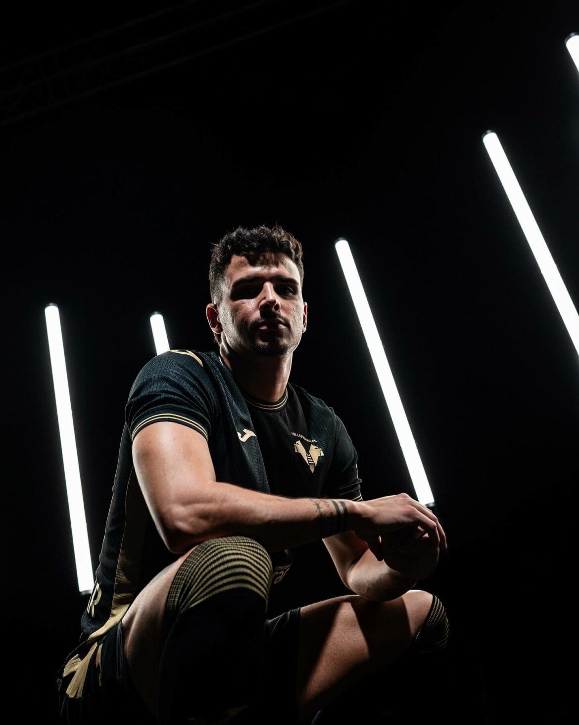 Nova terceira camisa do Hellas Verona 2024-2025 JOMA » Mantos do Futebol