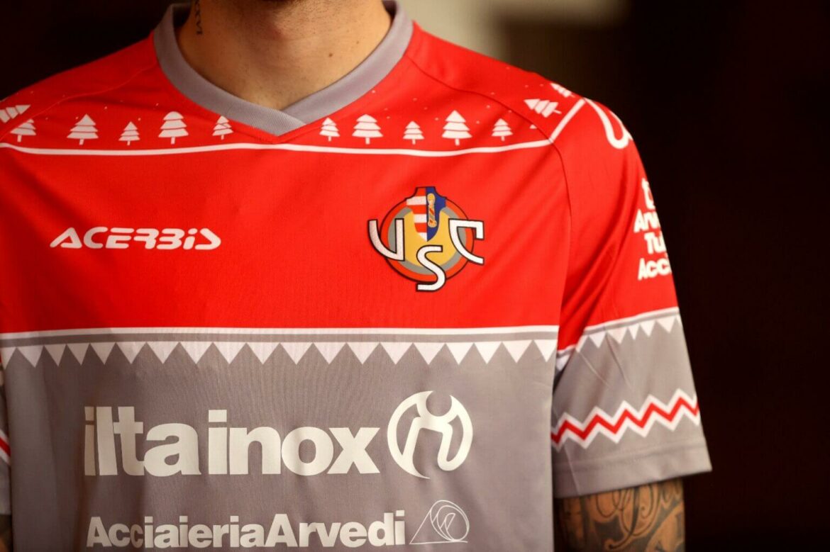 Cremonese lança camisas para o Natal 2024-2025 » Mantos do Futebol