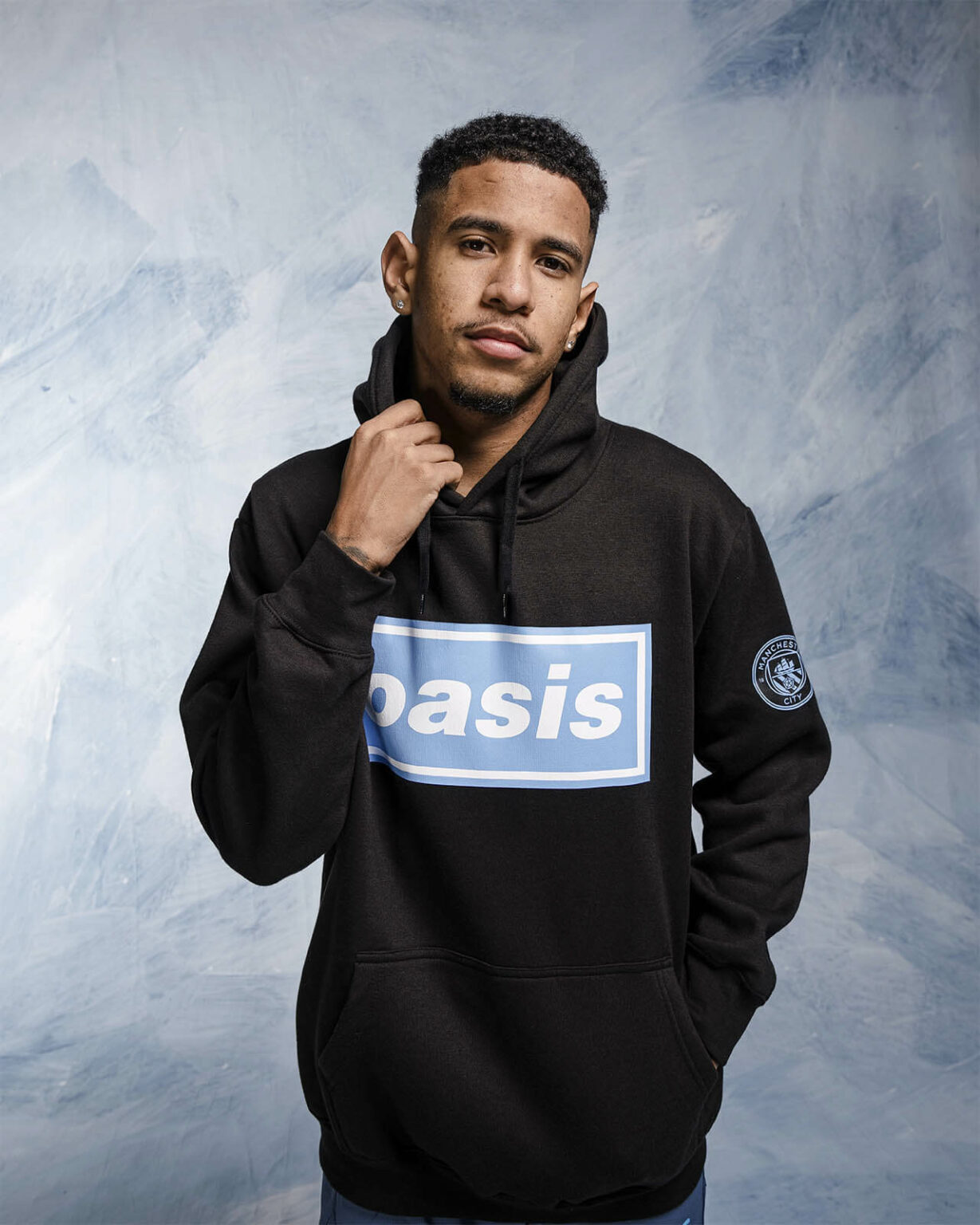 Manchester City e Oasis lançam coleção em collab » Mantos do Futebol