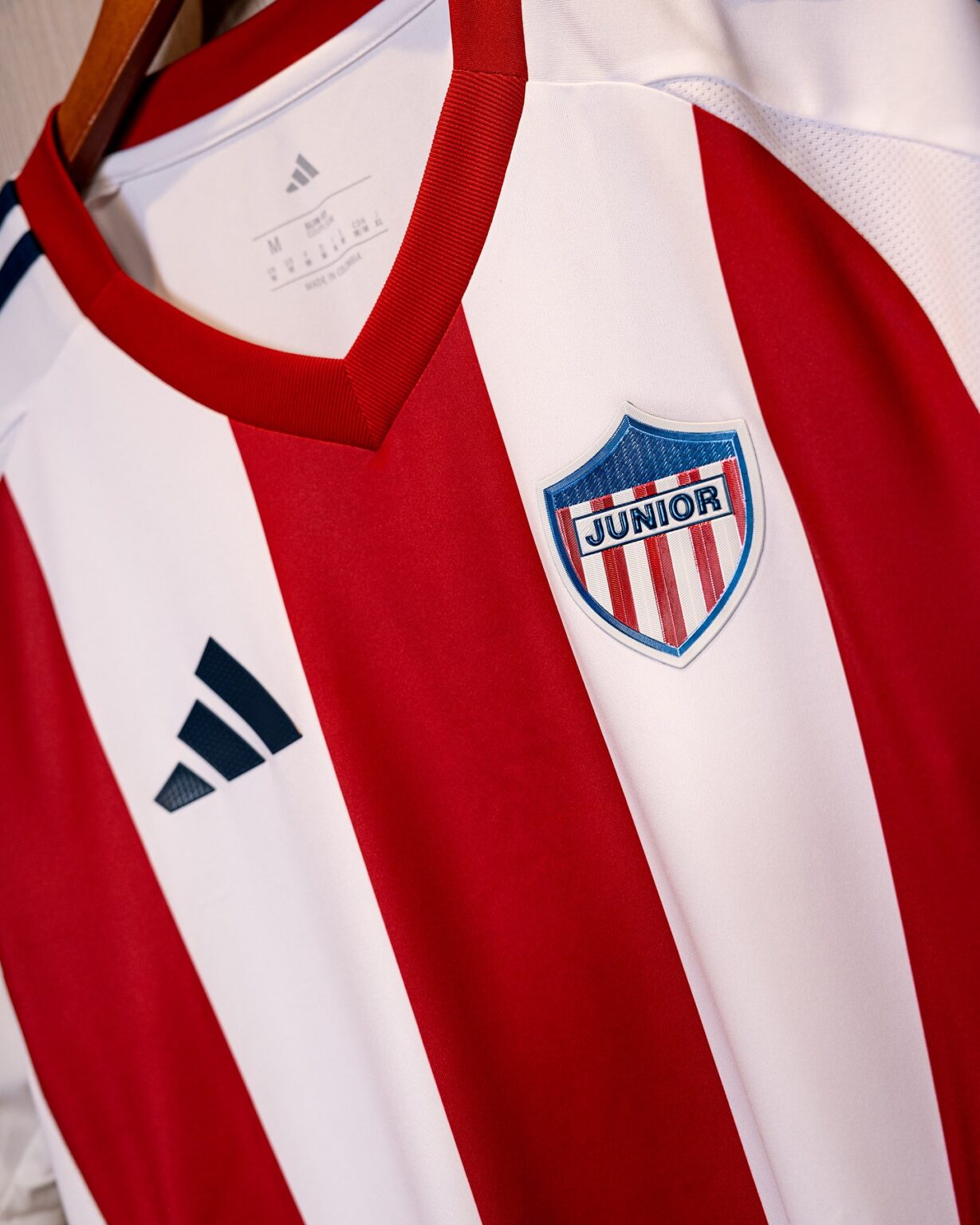 Nova camisa titular do Junior Barranquilla 2025 Adidas » Mantos do Futebol