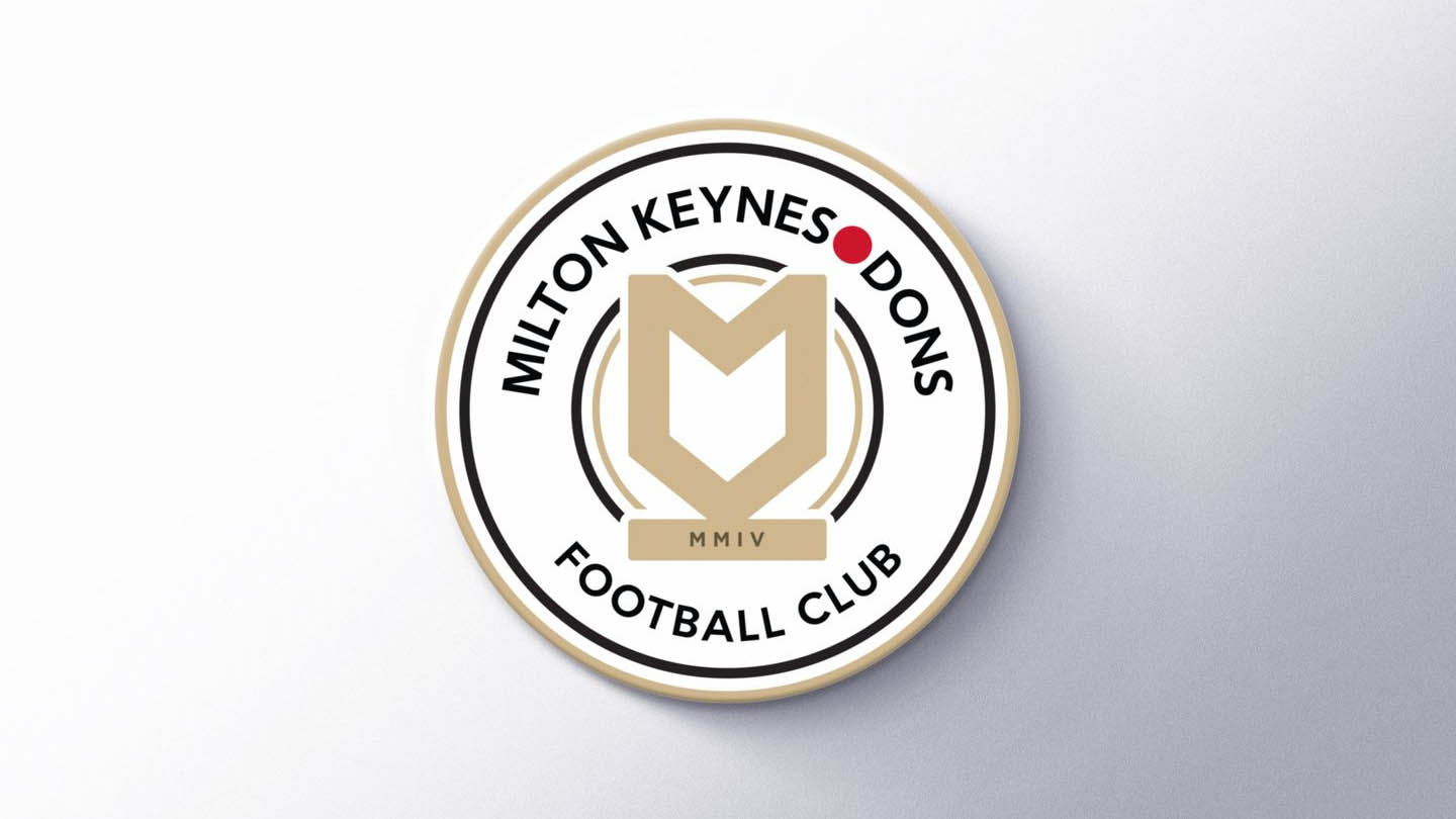 Milton Keynes Dons lança novo escudo para 2025-2026 » Mantos do Futebol
